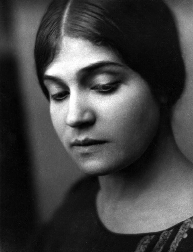 Tina Modotti, transfuge de classe et photographe militante - Artefields